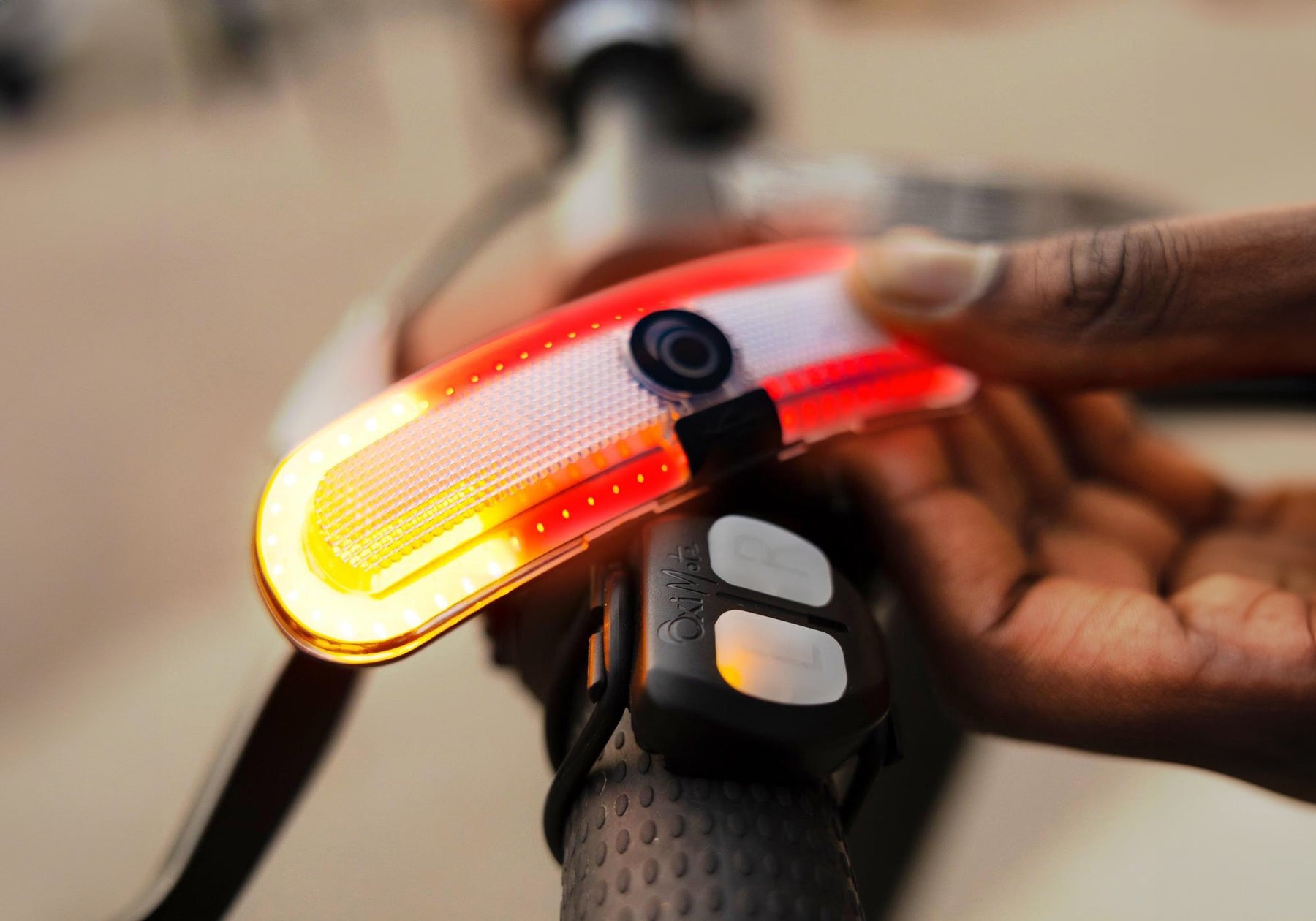 OxiTurn Deluxe. Lighting with directional indicators and brake warning